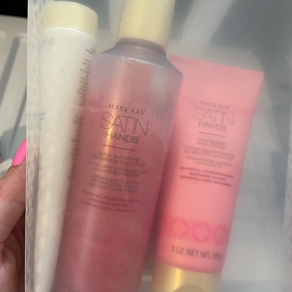 Mary Kay | Bath & Body | Satin Hands Pampering Set Mary Kay Nib ...